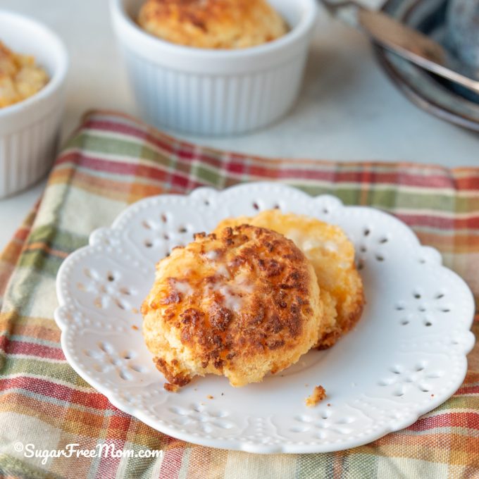 Easy Air Fryer Keto Cheddar Cottage Cheese Biscuits - Sugar-Free Mom